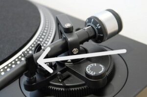 Parts of a Turntable (With Diagram) - Turntable Anatomy